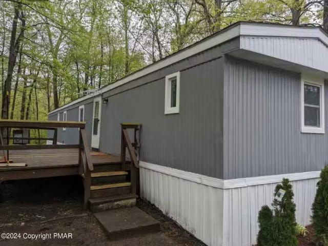 109 GREEN MOUNTAIN DR, EAST STROUDSBURG, PA 18302 Mobile Home.