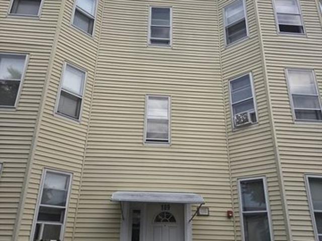 109 Grover St, Springfield, MA 01104