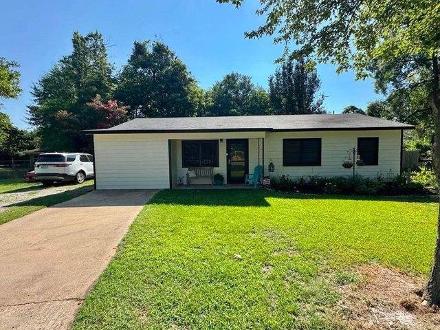 109 Dogwood St, Leland, MS 38756