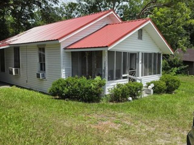 109 Dewey St, Waycross, GA 31501