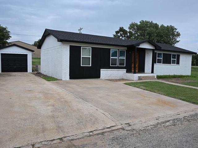 109 E 2nd, Vici, OK 73859