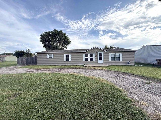 109 E 36th Ave, Hutchinson, KS 67502