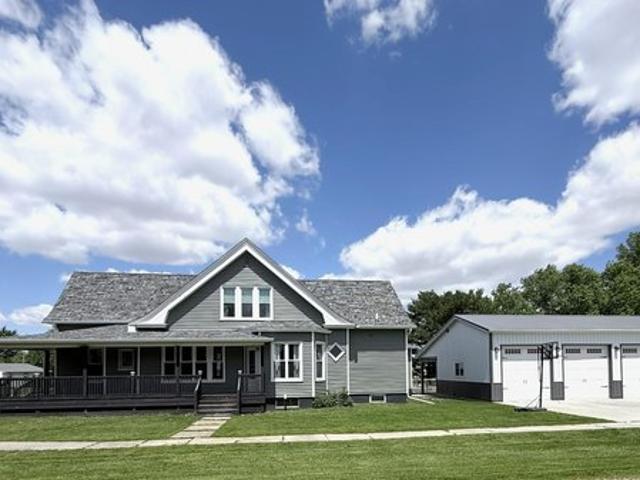109 E West St, Oneida, IL 61467