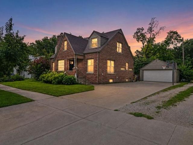 109 E Academy St, Hesston, KS 67062