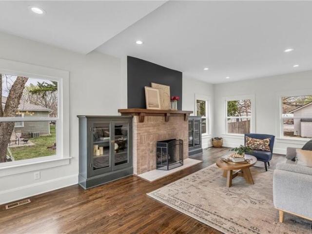 109 E Cedar Street, Olathe, KS 66061
