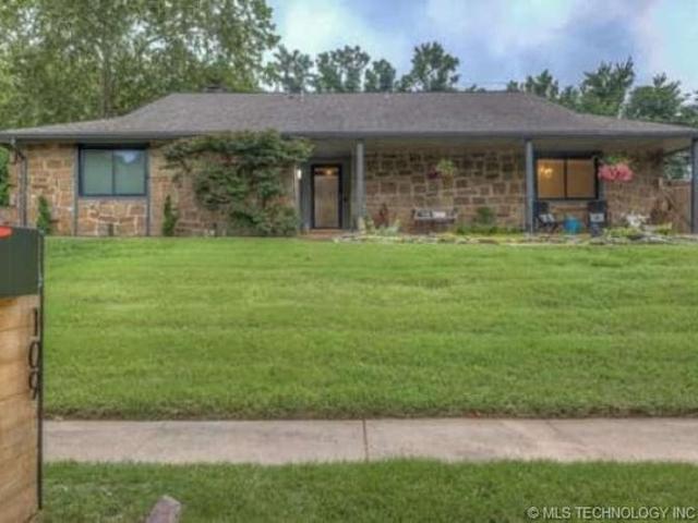 109 E Charlotte St, Broken Arrow, OK 74011