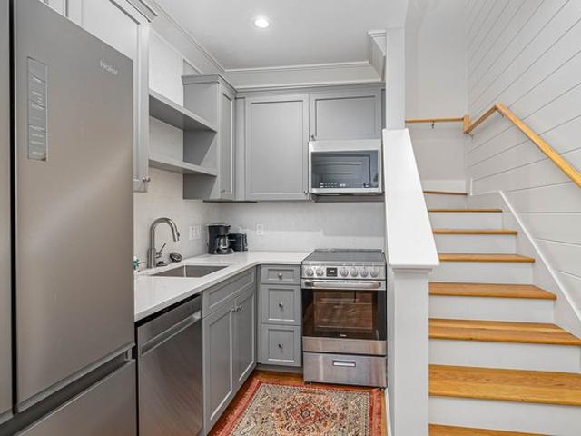 109 E Gordon Ln, Savannah, GA 31401