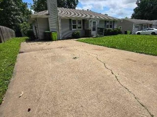 109 E Joy St, Harrisonville, MO 64701