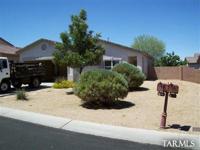 109 E Oracle Oak St, Sahuarita, AZ 85629