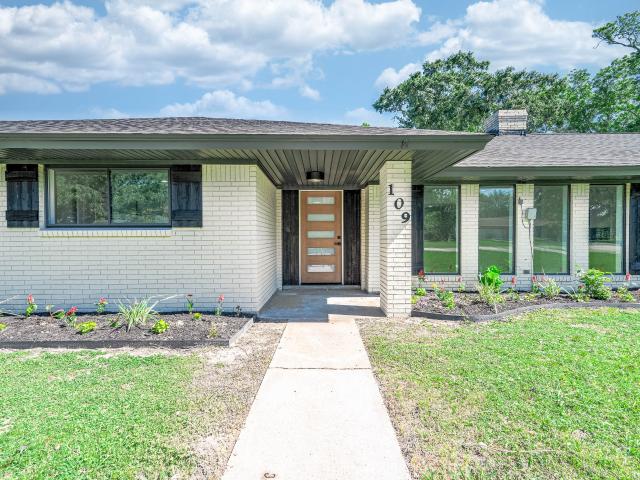 109 E Sherwood Drive