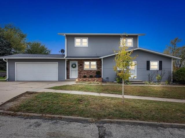 109 Evelyn Dr SW, Cedar Rapids, IA 52404