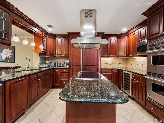 109 Foxwood Drive