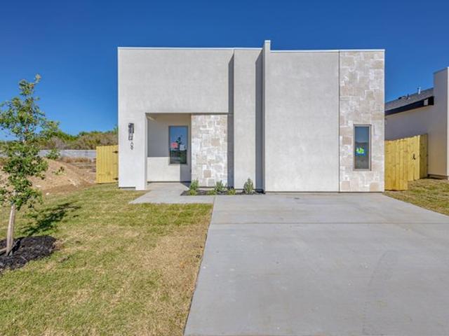 109 Faith Dr, Laredo, TX 78043