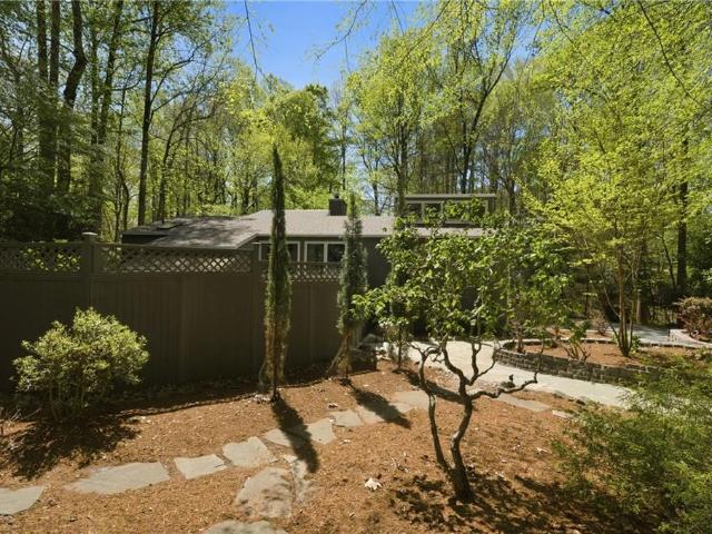 109 Holdsworth RD
