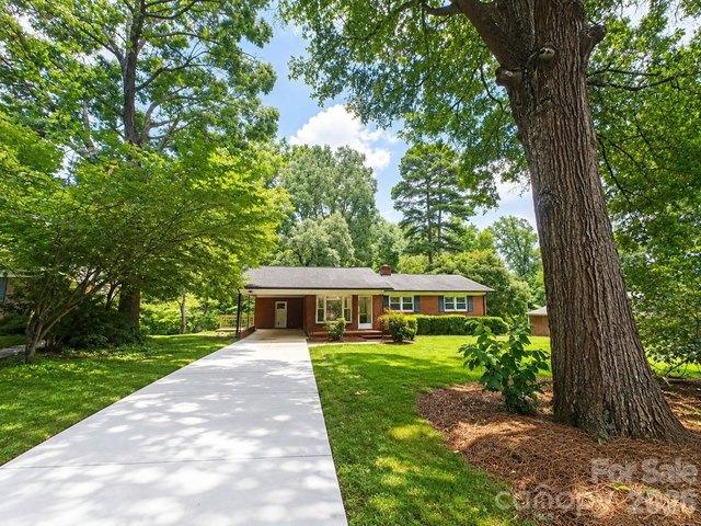109 Holly Dr, Mount Holly, NC 28120