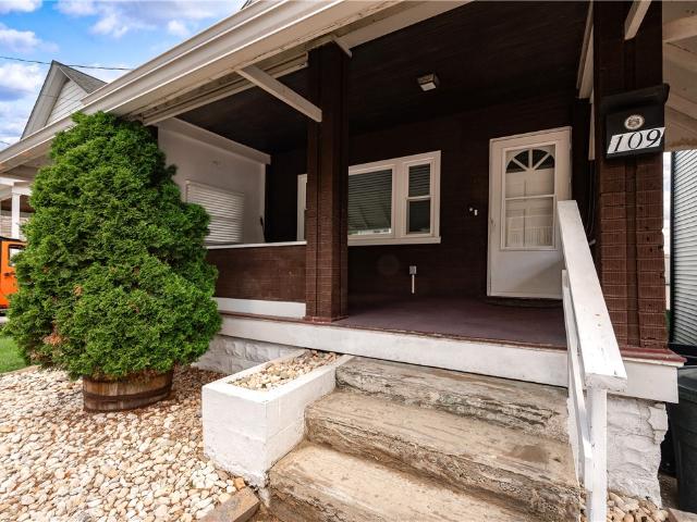 109 Hickory St