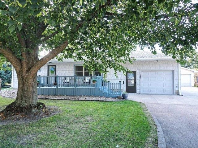 109 Iowa Ct SW, Waverly, IA 50677