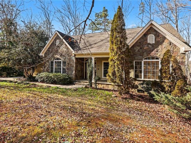 109 Oak Crest Circle