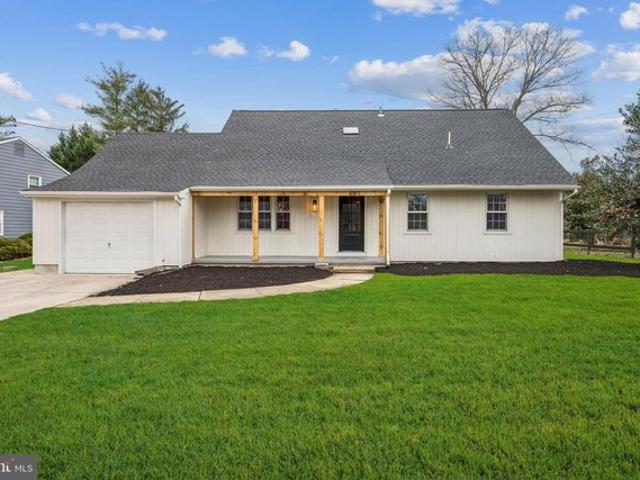 109 Old Carriage Rd, Cherry Hill, NJ 08034