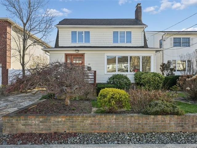 109 Longworth Ave, Woodmere, NY 11598