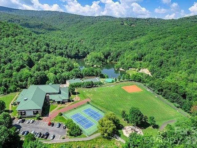 109 Laurel Ln, Beech Mountain, NC 28604