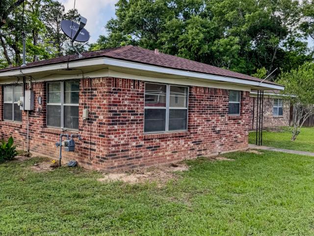 109 Lakeway Drive