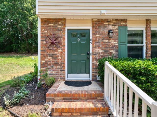 109 Luxon Place