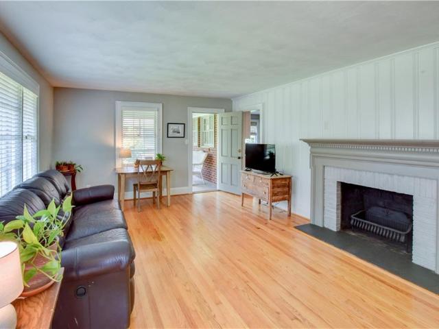 109 Lynn DR