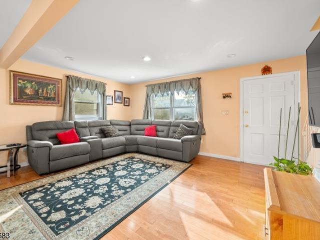 109 Maple Hill Rd