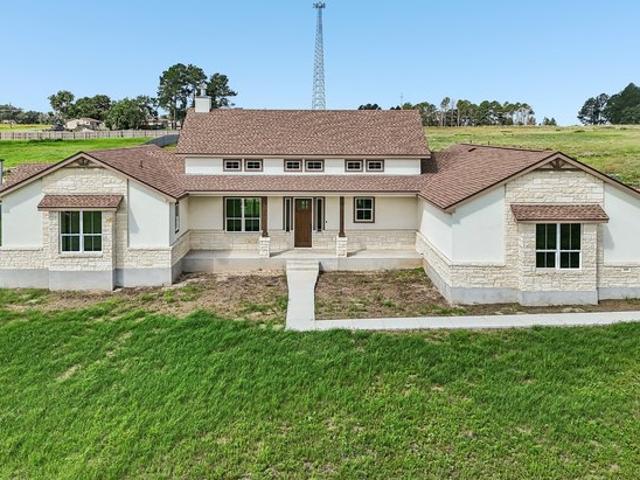 109 Medora Branch Dr, Floresville, TX 78114
