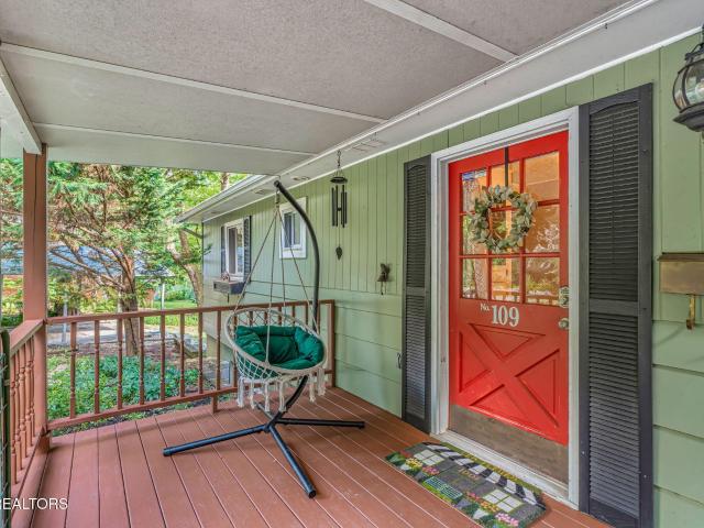 109 N Tampa Lane