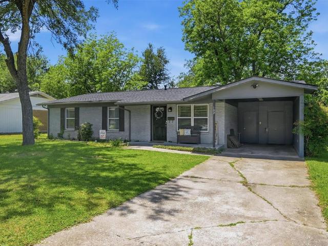 109 N Hickory Avenue