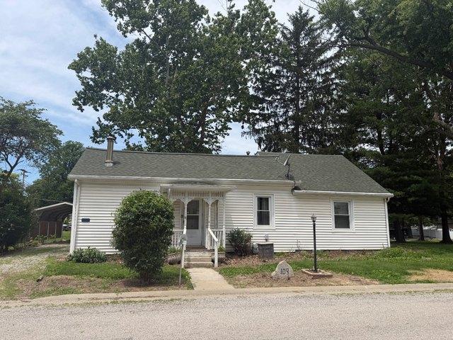 109 N High St, Smithton, IL 62285