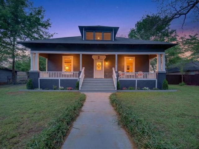 909 N Howard St, Palestine, TX 75801