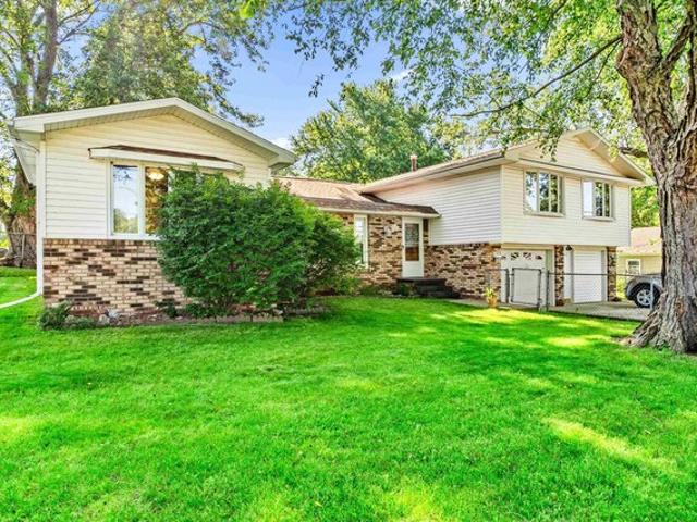 109 N Laurel St, Elmwood, IL 61529