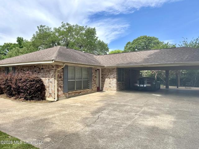 109 N Meadow Road