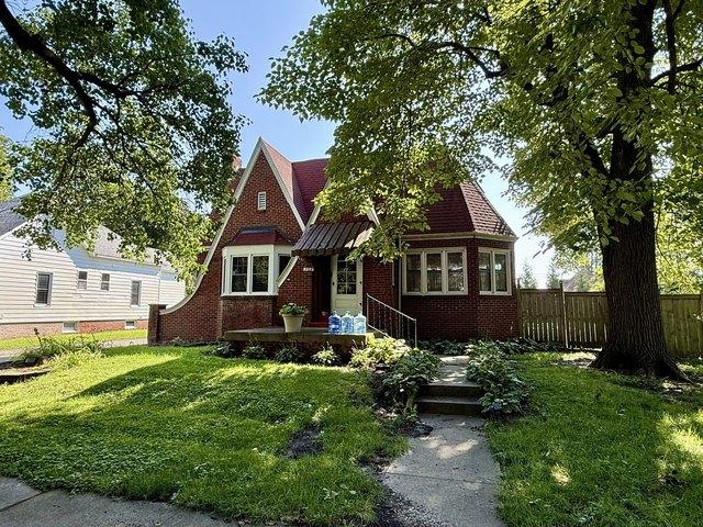 109 N Pine St, Villa Grove, IL 61956