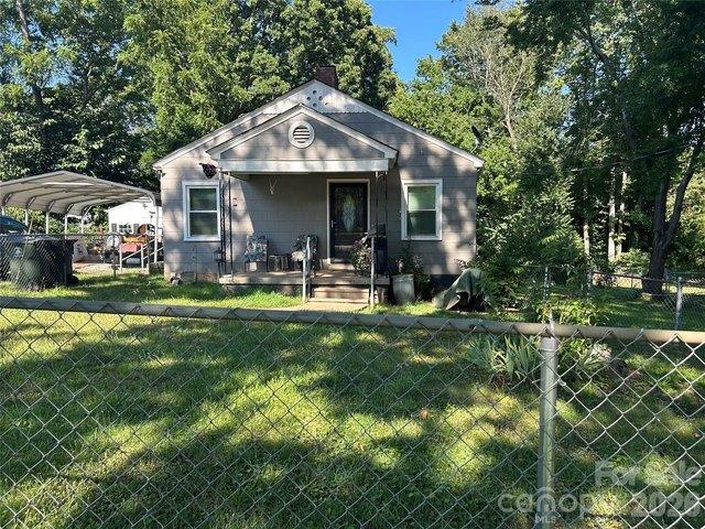 109 S Pine St, Lowell, NC 28098