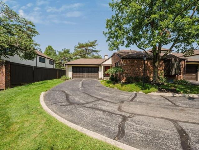 109 Saint Andre St, Worthington, OH 43085