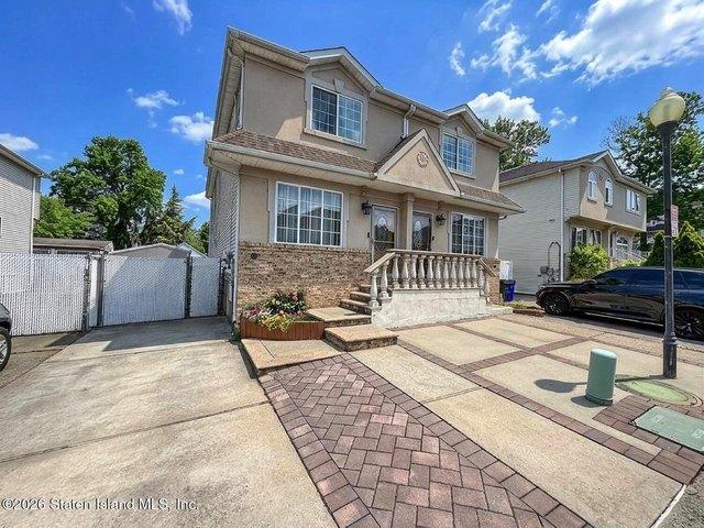 109 Salamander Ct, Staten Island, NY 10309