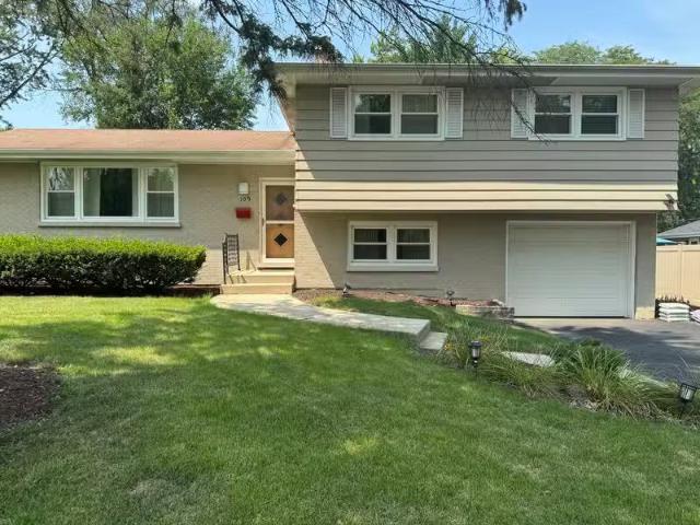 109 Sandalwood Dr, Naperville, IL 60540 MLS #12369134