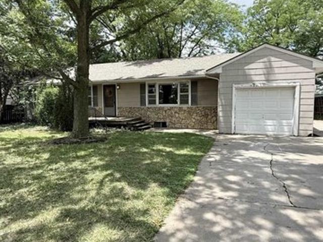 109 Sherman Dr, Newton, KS 67114