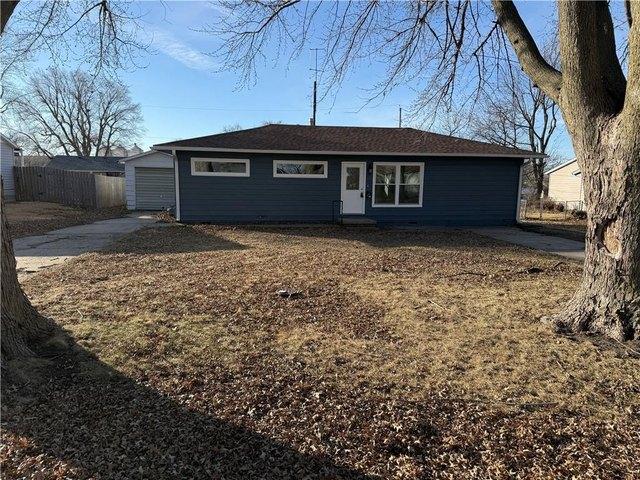 109 Sioux St, Hiawatha, KS 66434