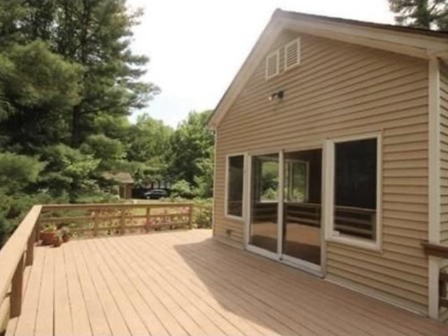 109 Strong St, Easthampton, MA 01027