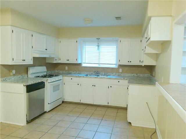 109 Sutherland Dr, Portland, TX 78374 | MLS #458826 | Compass