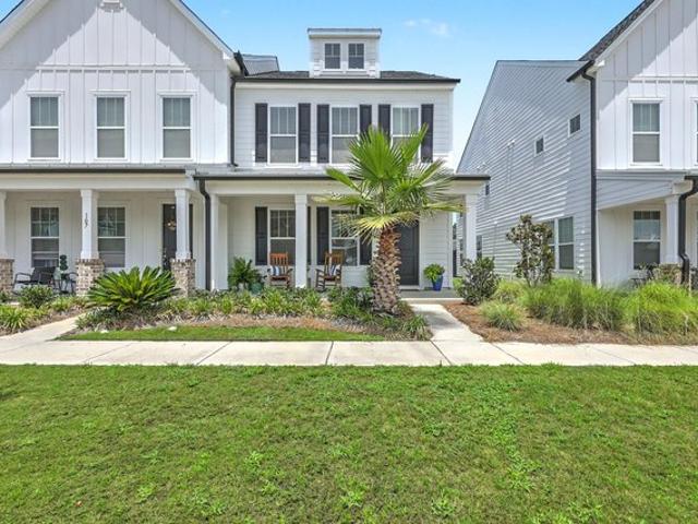 109 Summer Tanager Dr, Ravenel, SC 29470