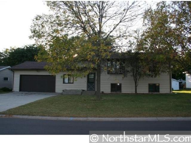 109 Summit Dr NE, Saint Michael, MN 55376