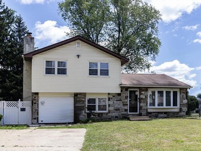 109 Surrey Rd, Voorhees, NJ 08043