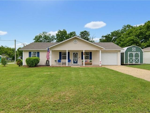 109 SW 3rd Ave, Gravette, AR 72736