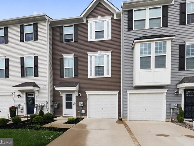 109 Plaza Dr, Sicklerville, NJ 08081